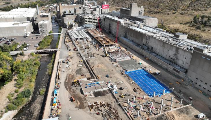 Miller High Life Champagne bottle vending machine arrives in New York ...